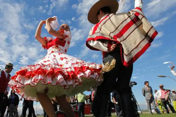 Descubre la Cueca Chilena: Historia, Estilos y Cómo Bailarla